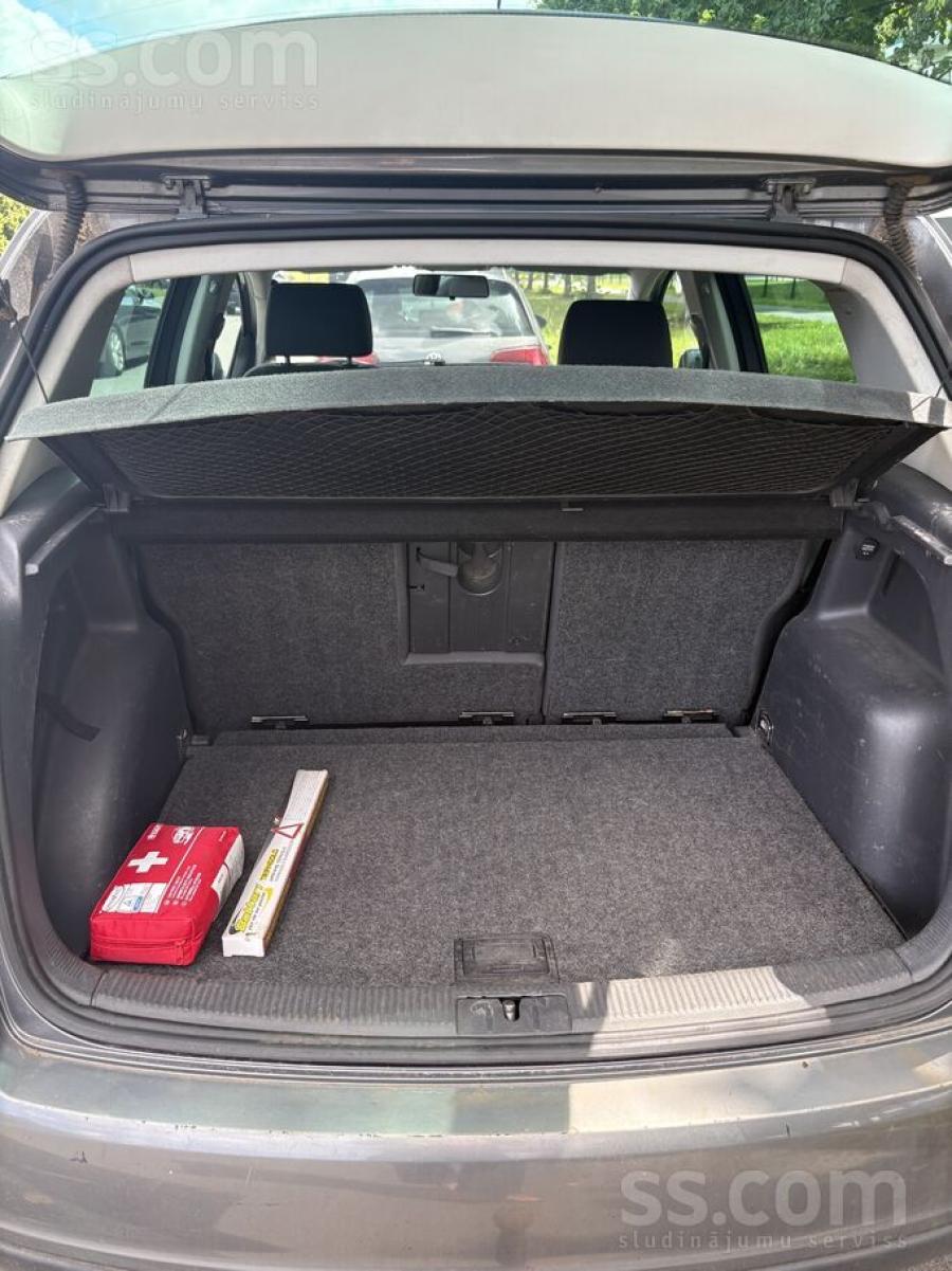 Pelēks Volkswagen Golf Plus 2007 Rīga, ar dzinēja tilpumu 2.00 L un nobraukumu 370 tūkst. km par 1390 €, foto 5 vietnē AUTOMOTO.COM.LV