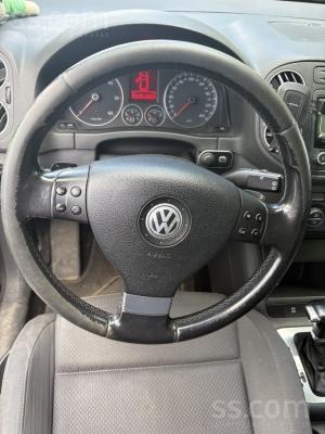Pelēks Volkswagen Golf Plus 2007 Rīga, ar dzinēja tilpumu 2.00 L un nobraukumu 370 tūkst. km par 1390 €, foto 6 vietnē AUTOMOTO.COM.LV