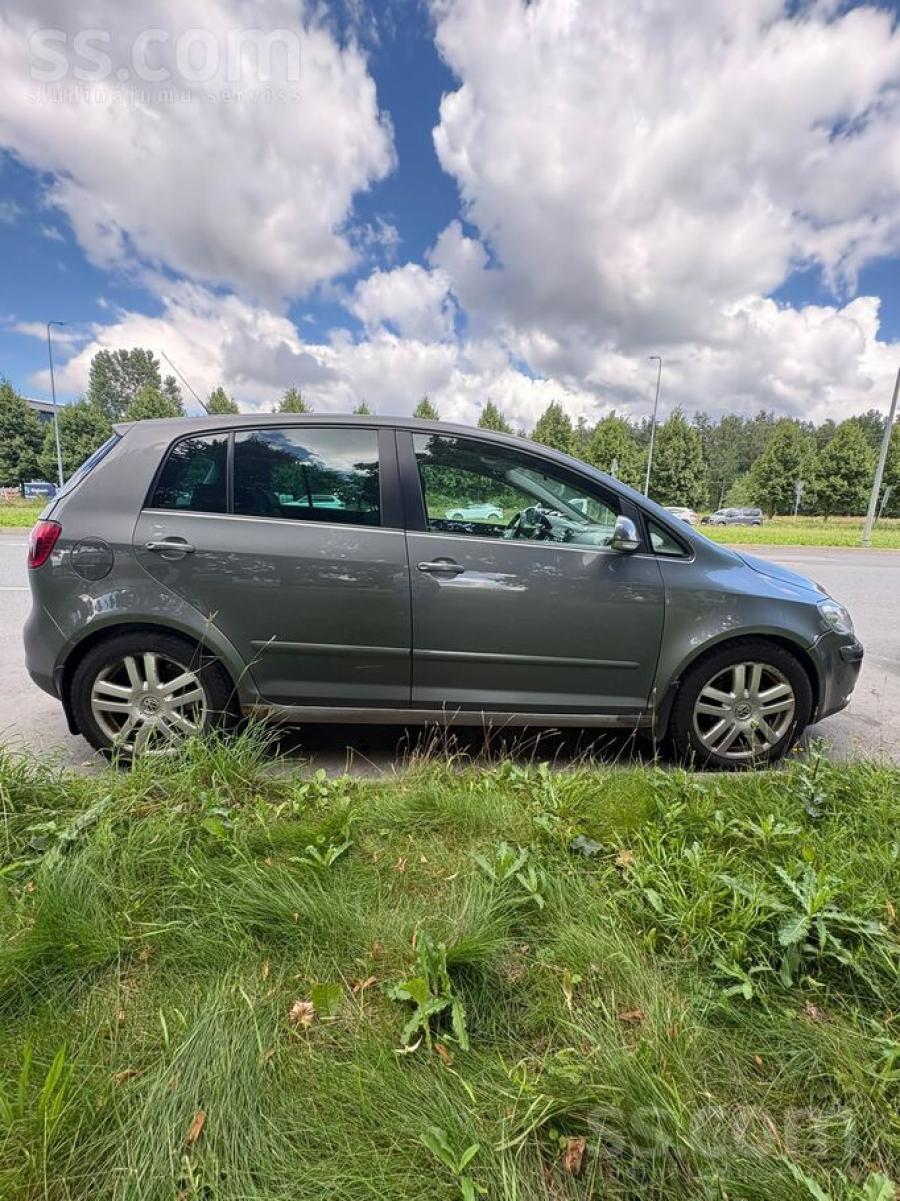 Grey Volkswagen Golf Plus 2007 in Riga, with an engine capacity of 2.00 L and mileage of 370 thousand km for 1390 €, photo 3 on AUTOMOTO.COM.LV