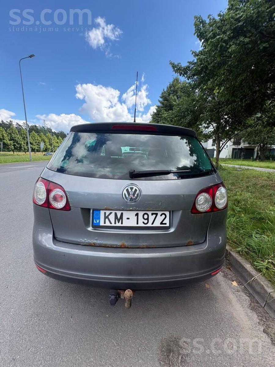 Grey Volkswagen Golf Plus 2007 in Riga, with an engine capacity of 2.00 L and mileage of 370 thousand km for 1390 €, photo 5 on AUTOMOTO.COM.LV