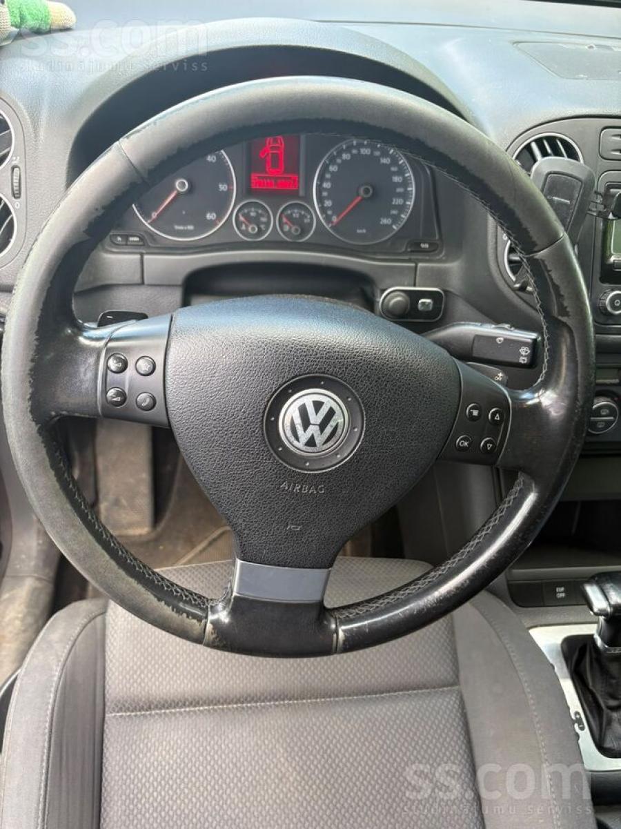 Grey Volkswagen Golf Plus 2007 in Riga, with an engine capacity of 2.00 L and mileage of 370 thousand km for 1390 €, photo 6 on AUTOMOTO.COM.LV