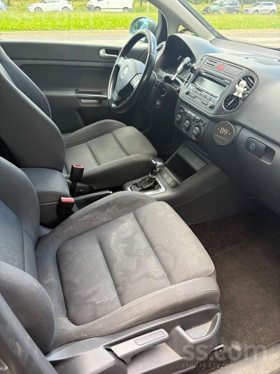 Grey Volkswagen Golf Plus 2007 in Riga, with an engine capacity of 2.00 L and mileage of 370 thousand km for 1390 €, photo 7 on AUTOMOTO.COM.LV