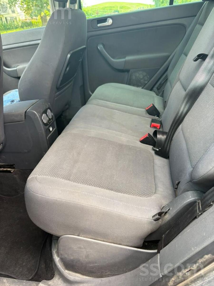 Grey Volkswagen Golf Plus 2007 in Riga, with an engine capacity of 2.00 L and mileage of 370 thousand km for 1390 €, photo 8 on AUTOMOTO.COM.LV