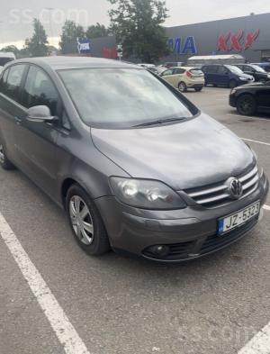 Grey Volkswagen Golf Plus 2007 in Riga, with an engine capacity of 1.40 L and mileage of 317 thousand km for 500 €, photo  on AUTOMOTO.COM.LV