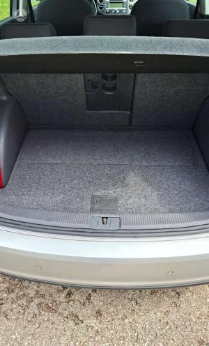 Grey Volkswagen Golf Plus 2007 in Anyksciai, with an engine capacity of 1.97 L and mileage of 239 thousand km for 2100 €, photo 8 on AUTOMOTO.COM.LV
