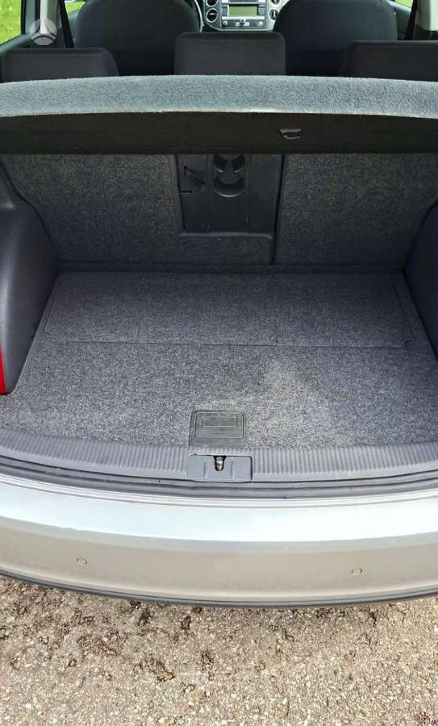 Grey Volkswagen Golf Plus 2007 in Anyksciai, with an engine capacity of 1.97 L and mileage of 239 thousand km for 2100 €, photo 8 on AUTOMOTO.COM.LV