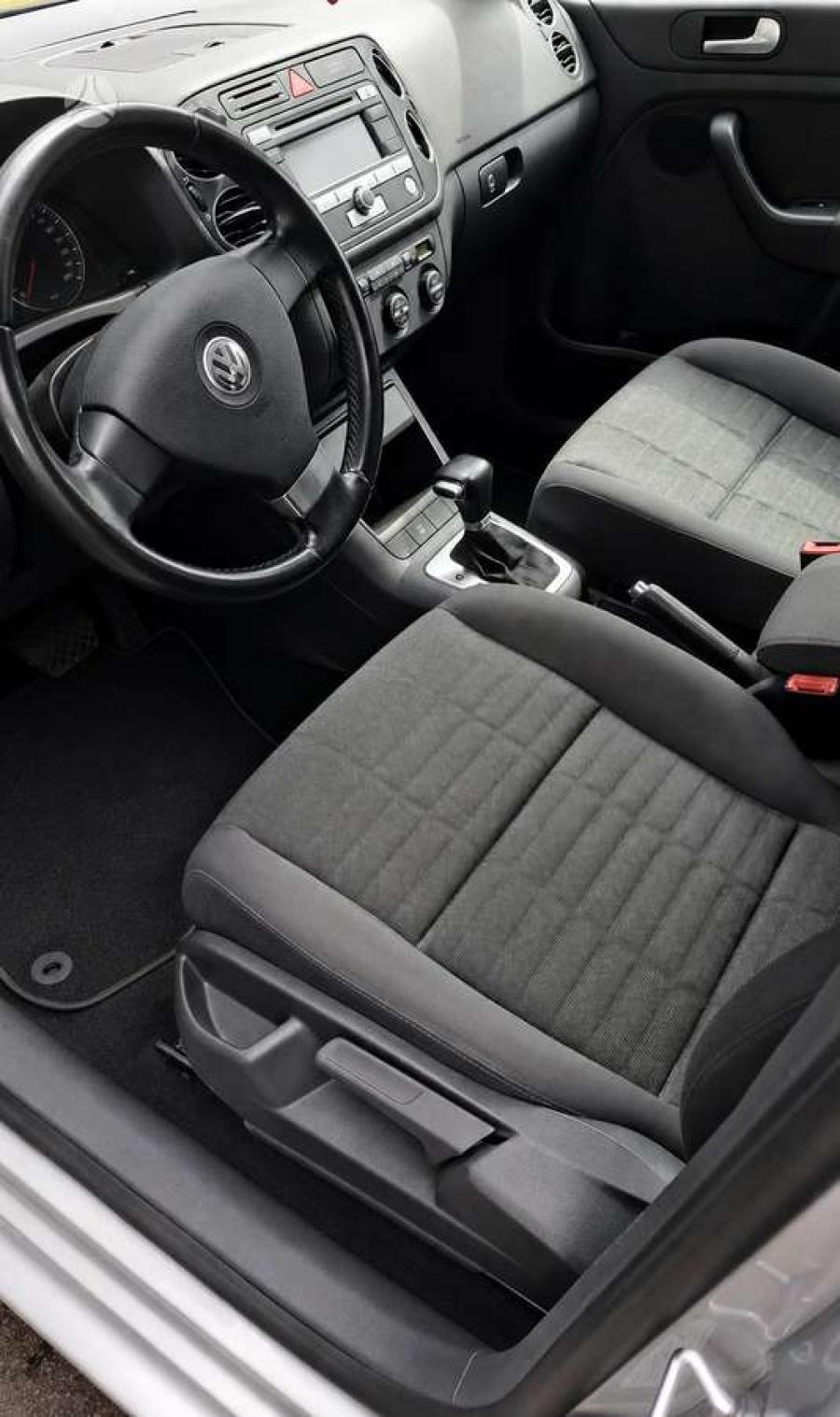 Grey Volkswagen Golf Plus 2007 in Anyksciai, with an engine capacity of 1.97 L and mileage of 239 thousand km for 2100 €, photo 9 on AUTOMOTO.COM.LV