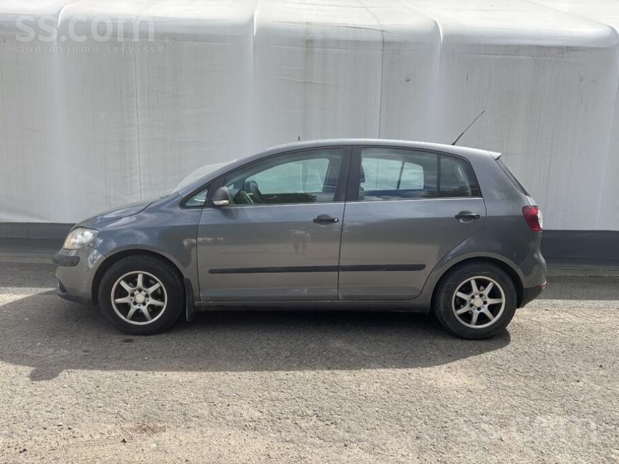 Grey Volkswagen Golf Plus 2007 in Ogre, with an engine capacity of 1.60 L and mileage of 187 thousand km for 1700 €, photo 1 on AUTOMOTO.COM.LV