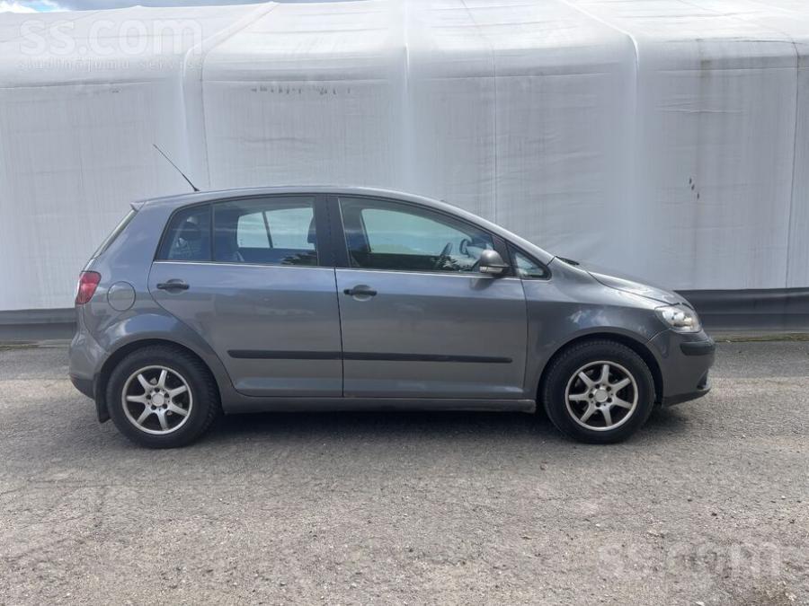 Grey Volkswagen Golf Plus 2007 in Ogre, with an engine capacity of 1.60 L and mileage of 187 thousand km for 1700 €, photo 3 on AUTOMOTO.COM.LV