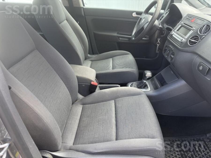 Grey Volkswagen Golf Plus 2007 in Ogre, with an engine capacity of 1.60 L and mileage of 187 thousand km for 1700 €, photo 10 on AUTOMOTO.COM.LV