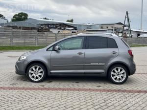 Pelēks Volkswagen Golf Plus 2007 Valmiera, ar dzinēja tilpumu 1.90 L un nobraukumu 334 tūkst. km par 2350 €, foto 3 vietnē AUTOMOTO.COM.LV
