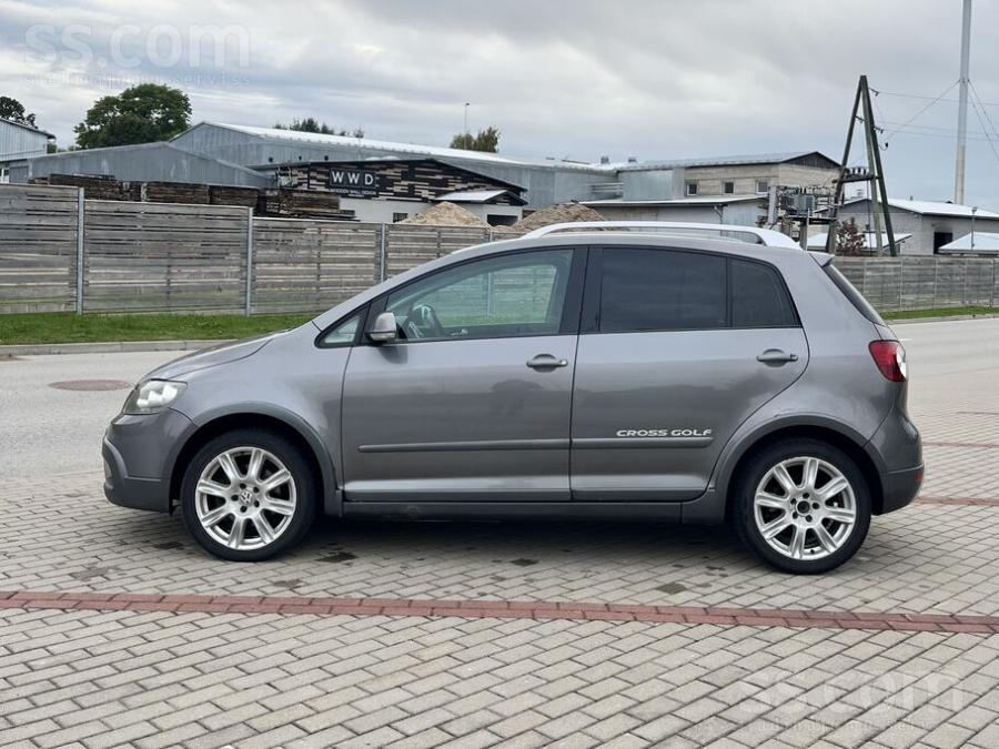 Pelēks Volkswagen Golf Plus 2007 Valmiera, ar dzinēja tilpumu 1.90 L un nobraukumu 334 tūkst. km par 2350 €, foto 3 vietnē AUTOMOTO.COM.LV