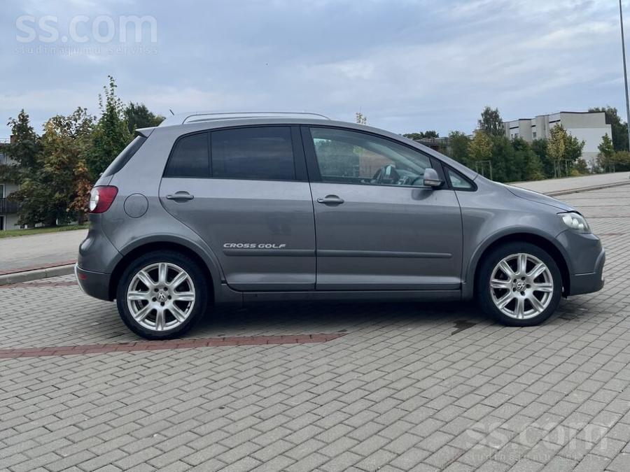 Pelēks Volkswagen Golf Plus 2007 Valmiera, ar dzinēja tilpumu 1.90 L un nobraukumu 334 tūkst. km par 2350 €, foto 4 vietnē AUTOMOTO.COM.LV
