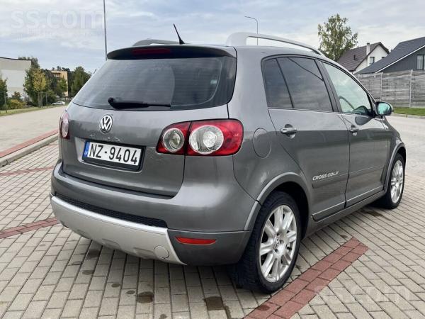 Pelēks Volkswagen Golf Plus 2007 Valmiera, ar dzinēja tilpumu 1.90 L un nobraukumu 334 tūkst. km par 2350 €, foto 7 vietnē AUTOMOTO.COM.LV