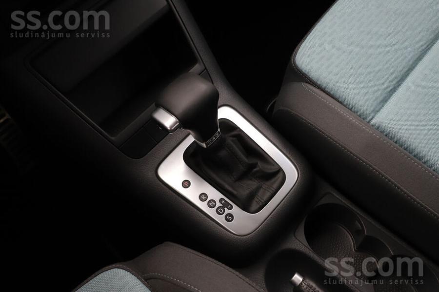 Grey Volkswagen Golf Plus 2007 in Tukums, with an engine capacity of 1.90 L and mileage of 212 thousand km for 5500 €, photo 13 on AUTOMOTO.COM.LV