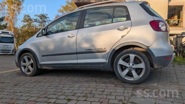Grey Volkswagen Golf Plus 2007 in Cesis, with an engine capacity of 2.00 L and mileage of 321 thousand km for 3300 €, photo 3 on AUTOMOTO.COM.LV