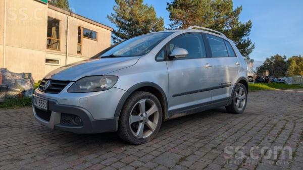 Grey Volkswagen Golf Plus 2007 in Cesis, with an engine capacity of 2.00 L and mileage of 321 thousand km for 3300 €, photo 4 on AUTOMOTO.COM.LV