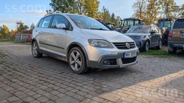 Grey Volkswagen Golf Plus 2007 in Cesis, with an engine capacity of 2.00 L and mileage of 321 thousand km for 3300 €, photo 5 on AUTOMOTO.COM.LV