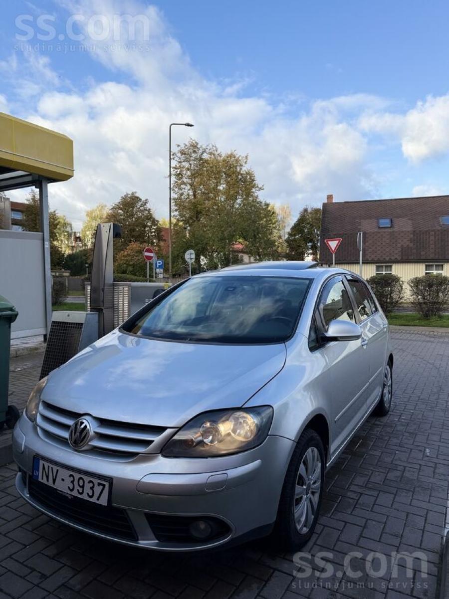 Grey Volkswagen Golf Plus 2007 in Jelgava, with an engine capacity of 1.90 L and mileage of 356 thousand km for 1900 €, photo 3 on AUTOMOTO.COM.LV