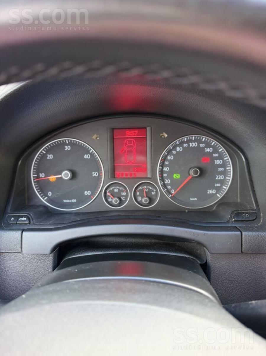 Grey Volkswagen Golf Plus 2007 in Jelgava, with an engine capacity of 1.90 L and mileage of 356 thousand km for 1900 €, photo 9 on AUTOMOTO.COM.LV