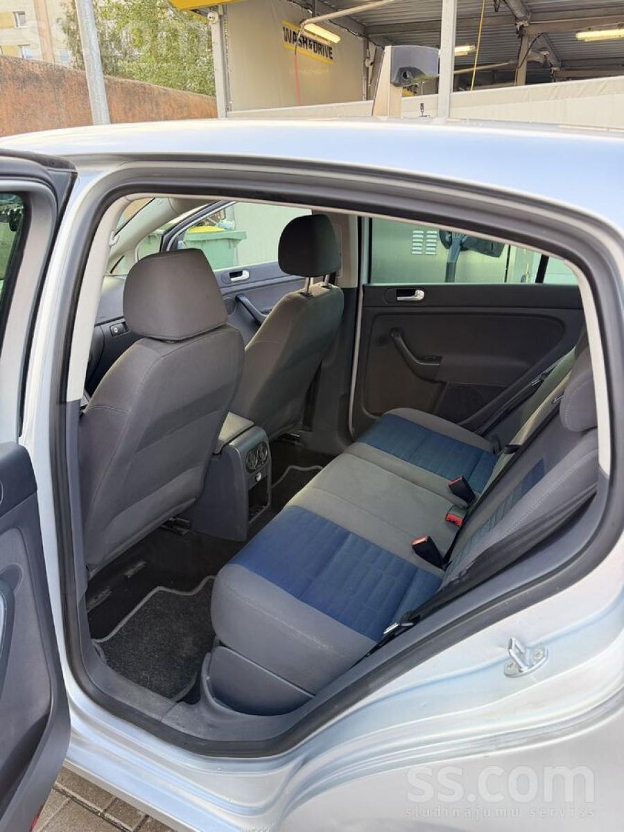 Grey Volkswagen Golf Plus 2007 in Jelgava, with an engine capacity of 1.90 L and mileage of 356 thousand km for 1900 €, photo 10 on AUTOMOTO.COM.LV