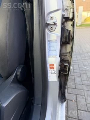 Grey Volkswagen Golf Plus 2007 in Jelgava, with an engine capacity of 1.90 L and mileage of 356 thousand km for 1900 €, photo 11 on AUTOMOTO.COM.LV