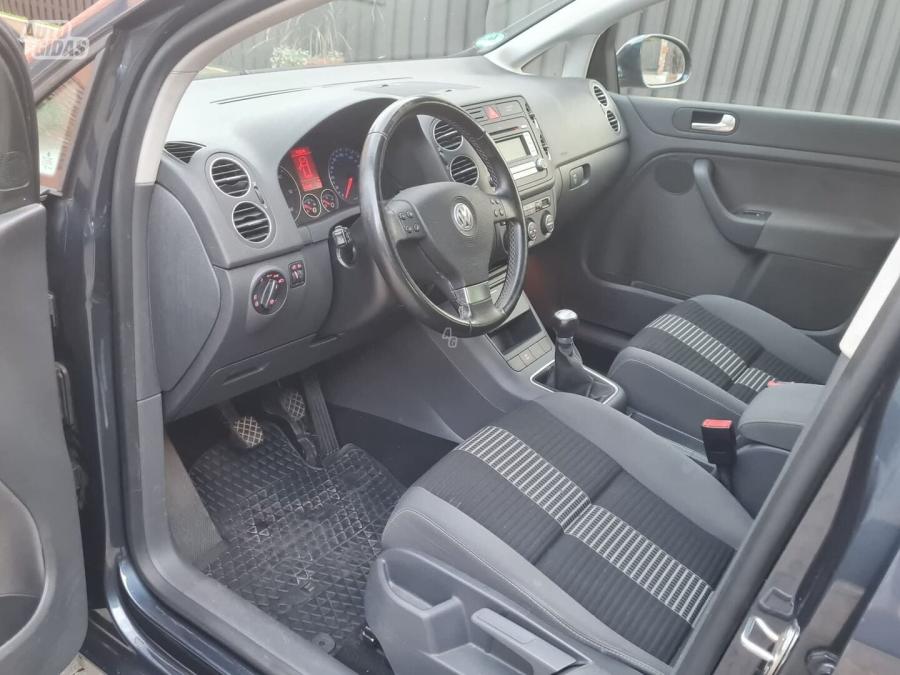 Pelēks Volkswagen Golf Plus 2007 Viļņa, ar dzinēja tilpumu 1.90 L un nobraukumu 212 tūkst. km par 3250 €, foto 6 vietnē AUTOMOTO.COM.LV