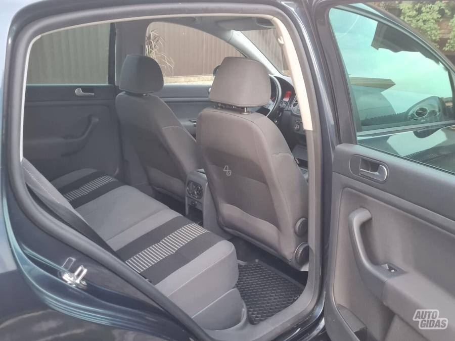 Pelēks Volkswagen Golf Plus 2007 Viļņa, ar dzinēja tilpumu 1.90 L un nobraukumu 212 tūkst. km par 3250 €, foto 10 vietnē AUTOMOTO.COM.LV