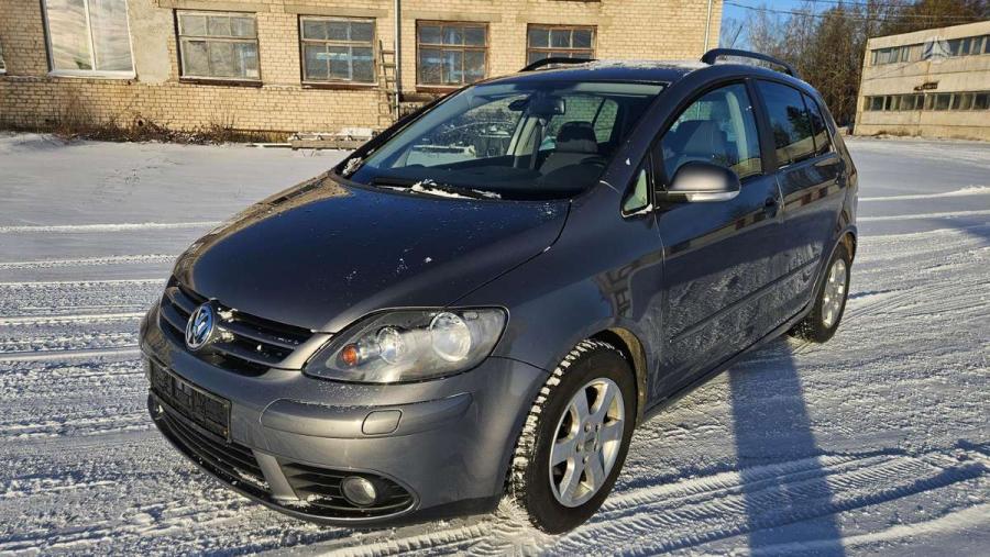 Pelēks Volkswagen Golf Plus 2008 Rokiškis, ar dzinēja tilpumu 1.60 L un nobraukumu 84 tūkst. km par 3650 €, foto 1 vietnē AUTOMOTO.COM.LV