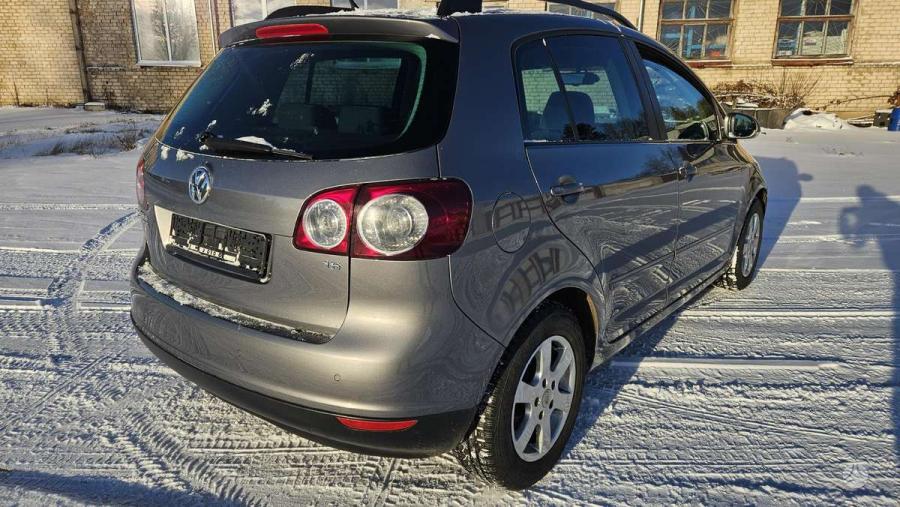 Pelēks Volkswagen Golf Plus 2008 Rokiškis, ar dzinēja tilpumu 1.60 L un nobraukumu 84 tūkst. km par 3650 €, foto 19 vietnē AUTOMOTO.COM.LV