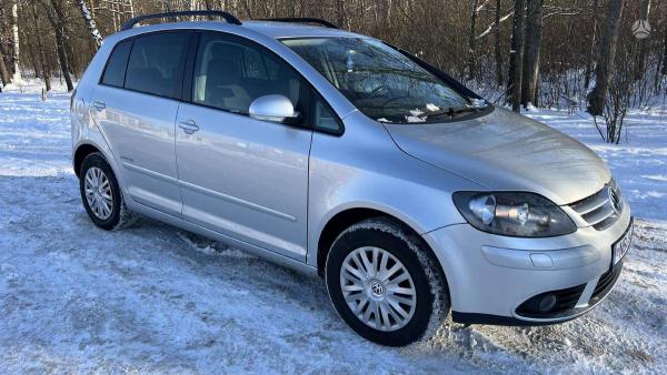 Grey Volkswagen Golf Plus 2008 in Kaunas, with an engine capacity of 1.60 L and mileage of 241 thousand km for 2500 €, photo 2 on AUTOMOTO.COM.LV