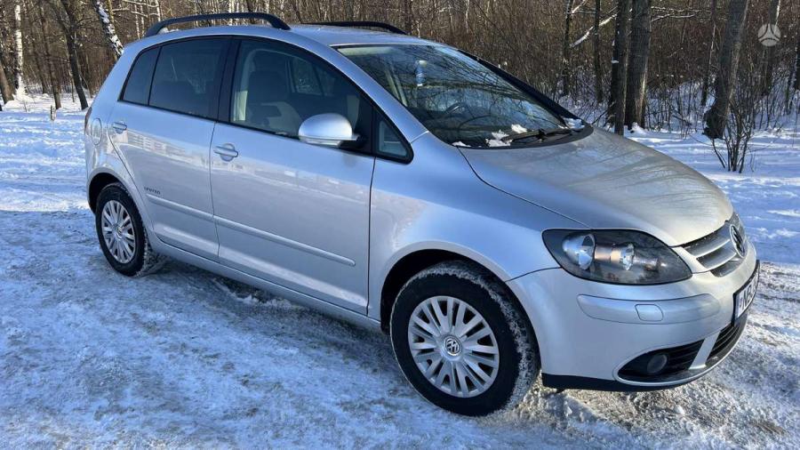 Grey Volkswagen Golf Plus 2008 in Kaunas, with an engine capacity of 1.60 L and mileage of 241 thousand km for 2500 €, photo 2 on AUTOMOTO.COM.LV