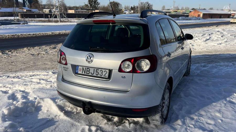 Grey Volkswagen Golf Plus 2008 in Kaunas, with an engine capacity of 1.60 L and mileage of 241 thousand km for 2500 €, photo 3 on AUTOMOTO.COM.LV