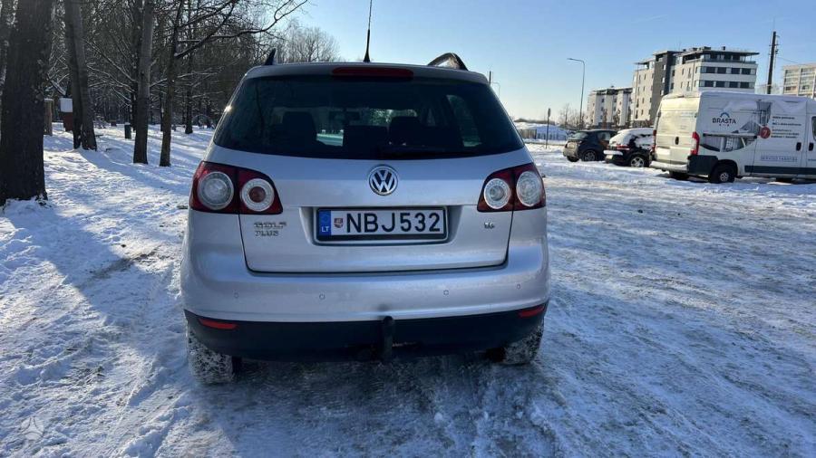 Grey Volkswagen Golf Plus 2008 in Kaunas, with an engine capacity of 1.60 L and mileage of 241 thousand km for 2500 €, photo 5 on AUTOMOTO.COM.LV