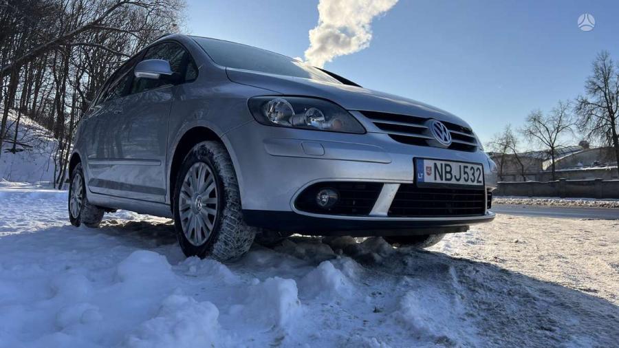 Grey Volkswagen Golf Plus 2008 in Kaunas, with an engine capacity of 1.60 L and mileage of 241 thousand km for 2500 €, photo 9 on AUTOMOTO.COM.LV