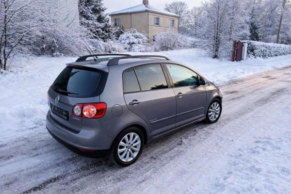 Pelēks Volkswagen Golf Plus 2008 Kėdainiai, ar dzinēja tilpumu 1.90 L un nobraukumu 202 tūkst. km par 5500 €, foto 1 vietnē AUTOMOTO.COM.LV