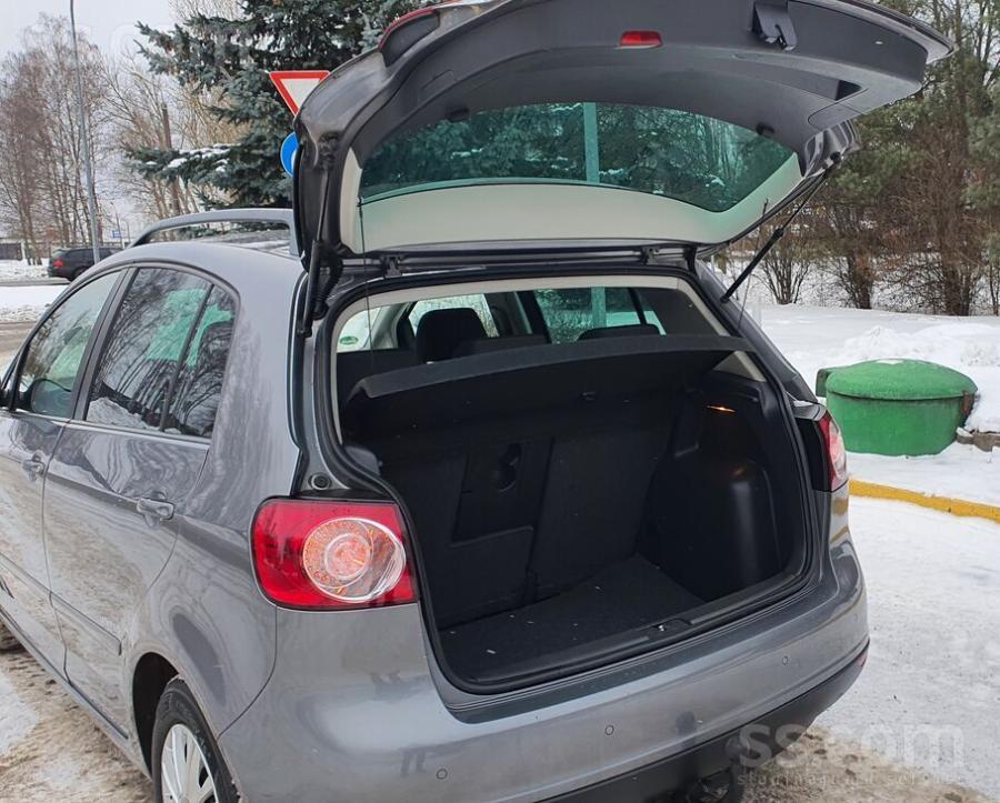 Grey Volkswagen Golf Plus 2008 in Riga, with an engine capacity of 1.90 L and mileage of 229 thousand km for 3990 €, photo 4 on AUTOMOTO.COM.LV