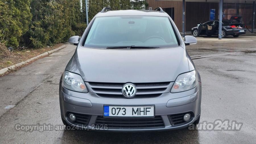 Pelēks Volkswagen Golf Plus 2008 Tallina, ar dzinēja tilpumu 1.60 L un nobraukumu 100 tūkst. km par 2990 €, foto 1 vietnē AUTOMOTO.COM.LV