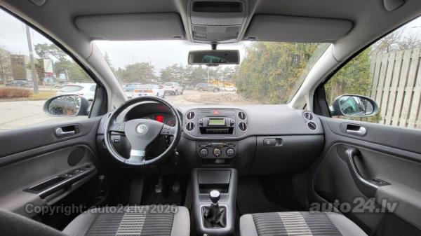 Pelēks Volkswagen Golf Plus 2008 Tallina, ar dzinēja tilpumu 1.60 L un nobraukumu 100 tūkst. km par 2990 €, foto 11 vietnē AUTOMOTO.COM.LV