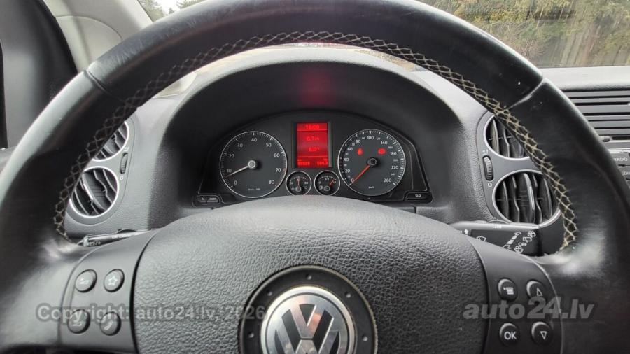 Pelēks Volkswagen Golf Plus 2008 Tallina, ar dzinēja tilpumu 1.60 L un nobraukumu 100 tūkst. km par 2990 €, foto 14 vietnē AUTOMOTO.COM.LV