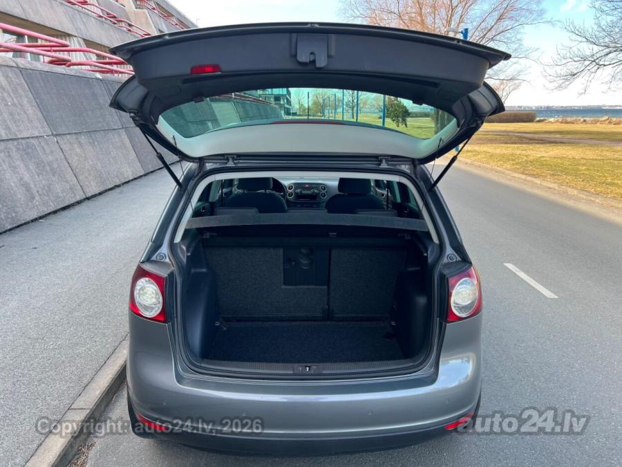 Pelēks Volkswagen Golf Plus 2008 Tallina, ar dzinēja tilpumu 1.60 L un nobraukumu 102 tūkst. km par 3990 €, foto 7 vietnē AUTOMOTO.COM.LV