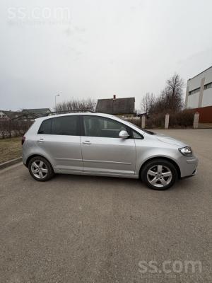 Pelēks Volkswagen Golf Plus 2008 Preiļi, ar dzinēja tilpumu 1.40 L un nobraukumu 126 tūkst. km par 3500 €, foto 4 vietnē AUTOMOTO.COM.LV