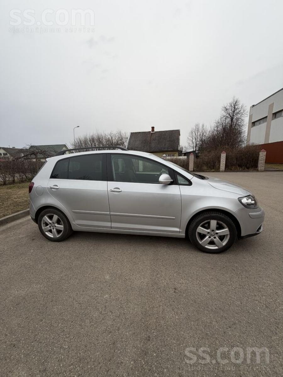 Pelēks Volkswagen Golf Plus 2008 Preiļi, ar dzinēja tilpumu 1.40 L un nobraukumu 126 tūkst. km par 3500 €, foto 4 vietnē AUTOMOTO.COM.LV