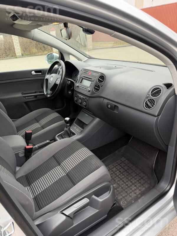 Pelēks Volkswagen Golf Plus 2008 Preiļi, ar dzinēja tilpumu 1.40 L un nobraukumu 126 tūkst. km par 3500 €, foto 5 vietnē AUTOMOTO.COM.LV