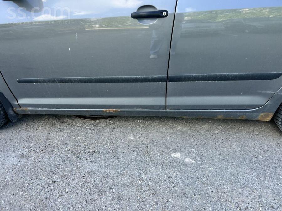 Pelēks Volkswagen Golf Plus 2008 Rīga, ar dzinēja tilpumu 1.60 L un nobraukumu 314 tūkst. km par 1700 €, foto 3 vietnē AUTOMOTO.COM.LV