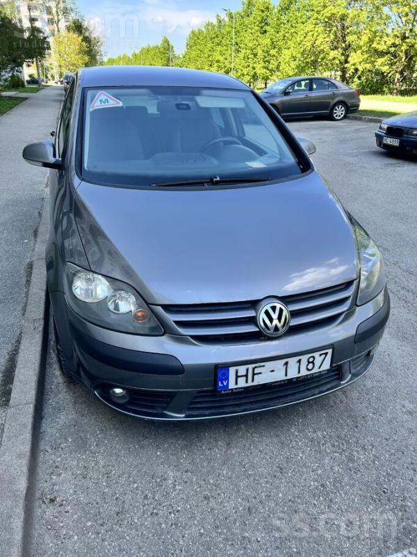 Pelēks Volkswagen Golf Plus 2008 Rīga, ar dzinēja tilpumu 1.60 L un nobraukumu 314 tūkst. km par 1700 €, foto 3 vietnē AUTOMOTO.COM.LV