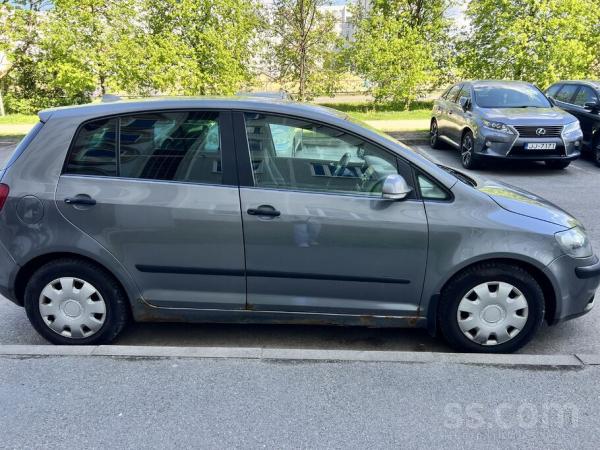 Pelēks Volkswagen Golf Plus 2008 Rīga, ar dzinēja tilpumu 1.60 L un nobraukumu 314 tūkst. km par 1700 €, foto 6 vietnē AUTOMOTO.COM.LV