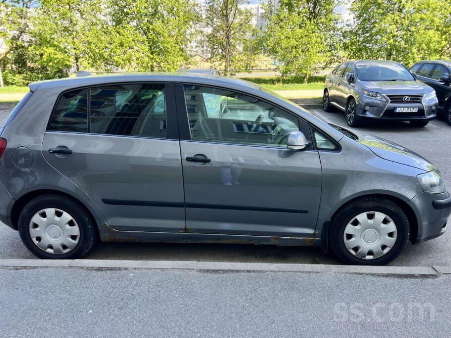 Pelēks Volkswagen Golf Plus 2008 Rīga, ar dzinēja tilpumu 1.60 L un nobraukumu 314 tūkst. km par 1700 €, foto 7 vietnē AUTOMOTO.COM.LV