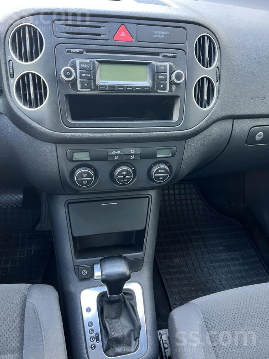 Pelēks Volkswagen Golf Plus 2008 Rīga, ar dzinēja tilpumu 1.60 L un nobraukumu 314 tūkst. km par 1700 €, foto 10 vietnē AUTOMOTO.COM.LV