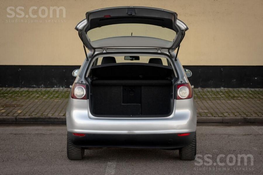 Grey Volkswagen Golf Plus 2008 in Talsi, with an engine capacity of 1.90 L and mileage of 218 thousand km for 2950 €, photo 7 on AUTOMOTO.COM.LV